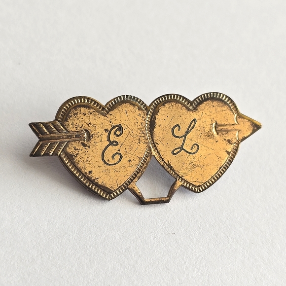Vintage | Jewelry | Vintage Sweethearts Brooch Gold Tone Pin Hearts ...